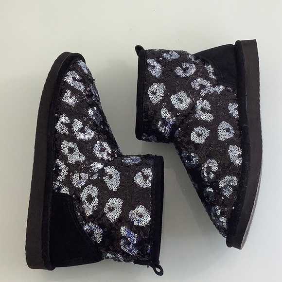 PINK Victoria's Secret | Shoes | Pink Victorias Secret Mukluks Bling ...